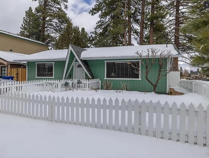 Fully Fenced. Dog Friendly. Cozy Cabin - Big Bear, CA
