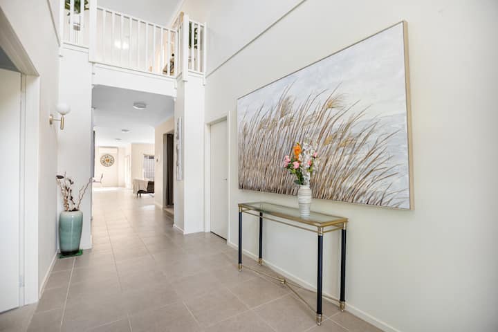 7brm 5-bathroom Holiday Staycation Double Storey - Werribee