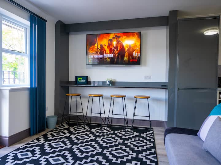 Penthouse 3 Bed, Large Hottub Long Stay Discount - 워킹