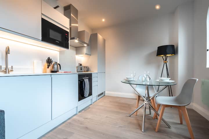 Kingsbridge House / Nr Heathrow - Apartment Nine - Staines
