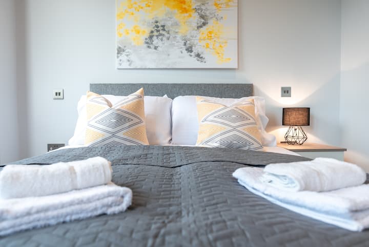 Kingsbridge House / Nr Heathrow - Apartment Nine - Staines-upon-Thames