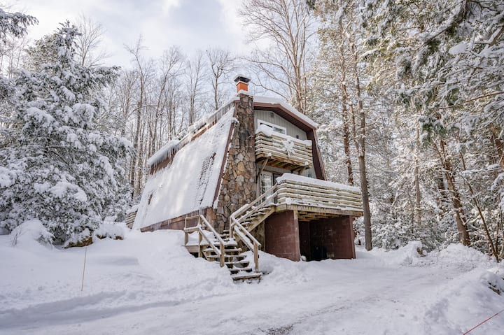 Cozy Wooded Retreat W/ Hot Tub & Fire Pit - Oakland, MD