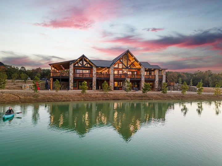 Crystal Lake Ranch Clubhouse Luxury Retreat - Broken Bow, OK