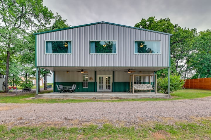 Spacious Lake Texoma Vacation Rental W/ Game Room! - Pottsboro, TX