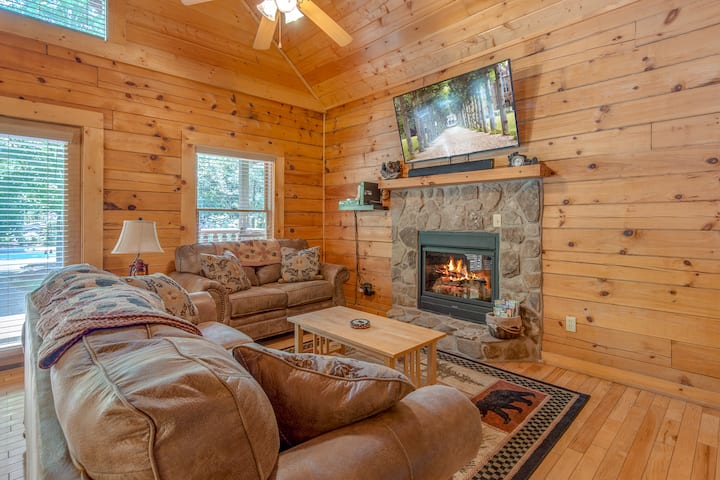 A Mountain Paradise | Hot Tub, Community Pool