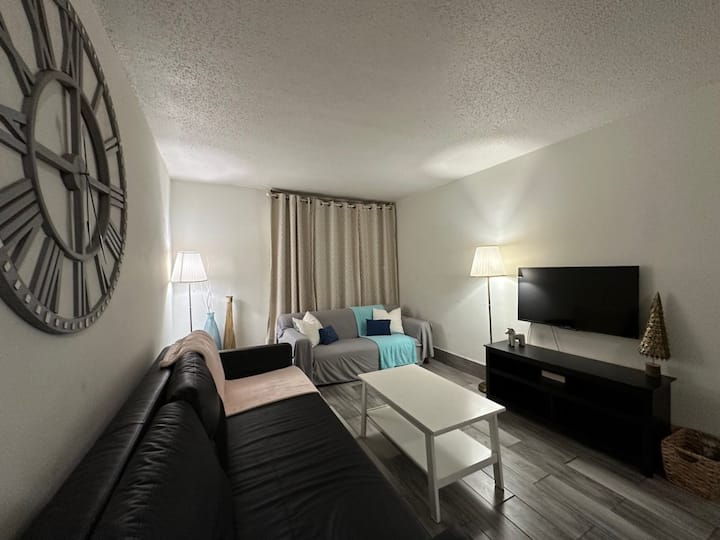 Sunshine 1br Apt Concordia Metro - Montréal, QC