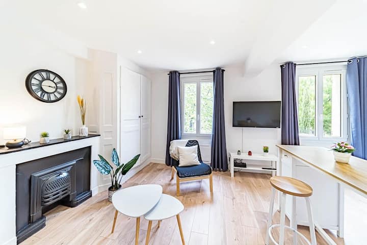 Le Patio - Charmant Studio Avec Son Patio Privé - ibis Lyon Caluire Cité Internationale