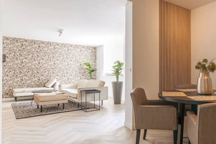 Leon | Appartement Spacieux Avec Jardin | Chambre - Roosendaal