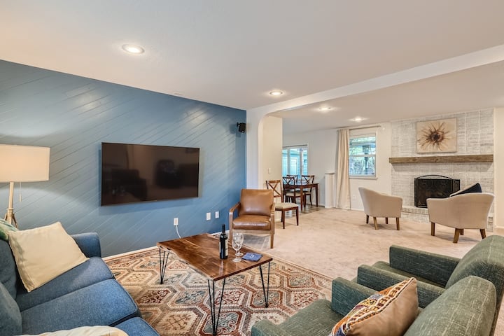 Beautiful 5 Bdr Louisville Home W/private Backyard - Erie, CO