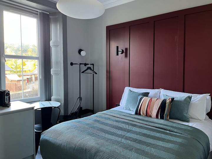 Stylish Room, King, En-suite & Kitchenette (Room1) - Peebles