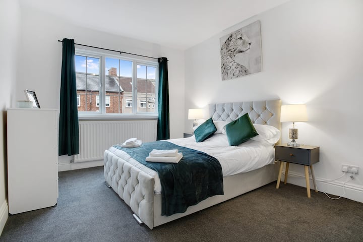 Comfortable Three Bedroom Family Apartment - Durham