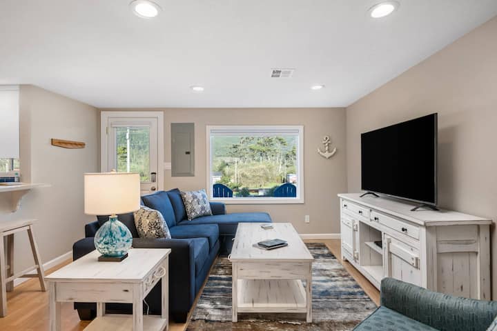 Exquisitely Cottage Inside And Out - Manzanita, OR