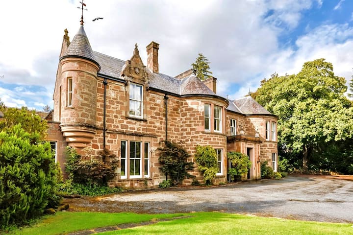 Perthshire Manor - Blairgowrie