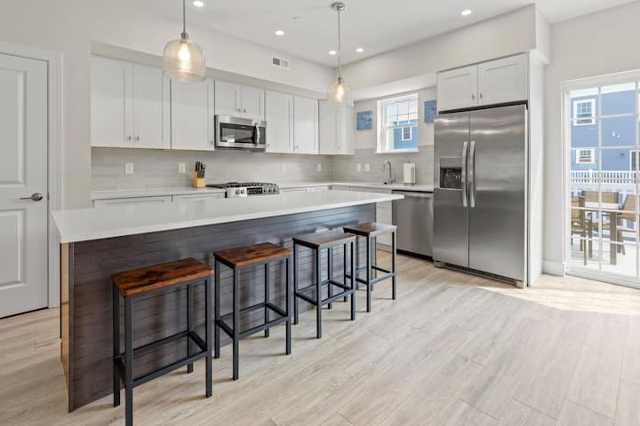 Oasis By Seaport Stays-classic  Townhome - Wildwood, NJ