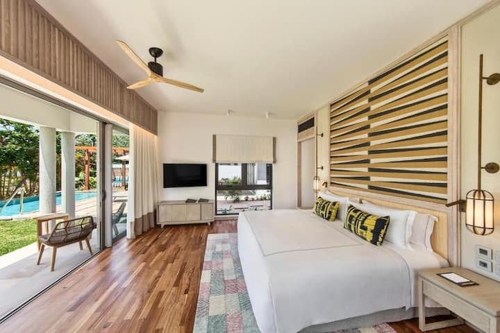 Beachfront Resort! Free Parking, Onsite Pool! - Mauritius