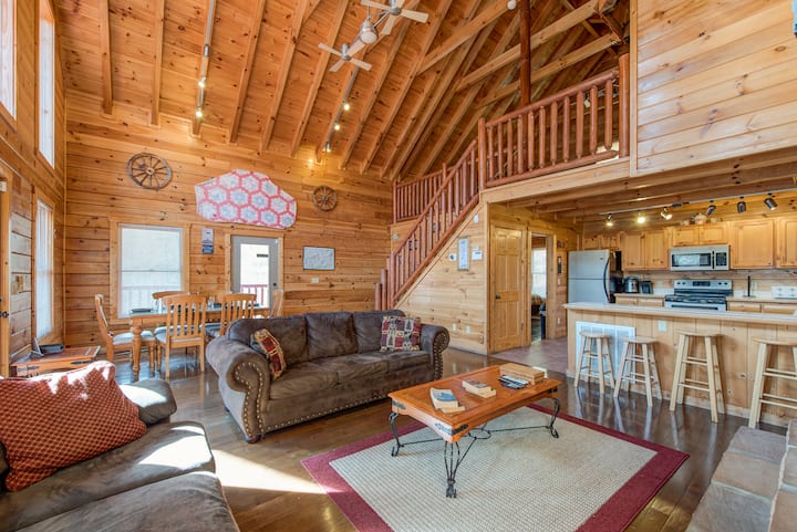 Take It Easy | Game Room, Movie Theater, Hot Tub! - Gatlinburg, TN