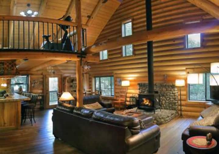 "Rustic Elegance - A Woodland Escape" - Idyllwild-Pine Cove, CA