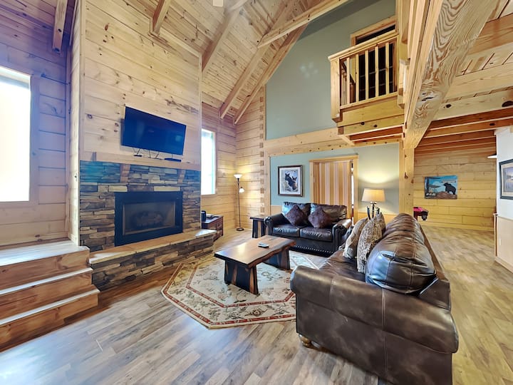 Newly Updated W. Game Room + Hot Tub - Gatlinburg