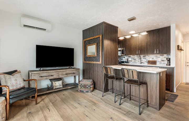 Top Floor Condo Near Downtown & Deschutes River - Bend, OR