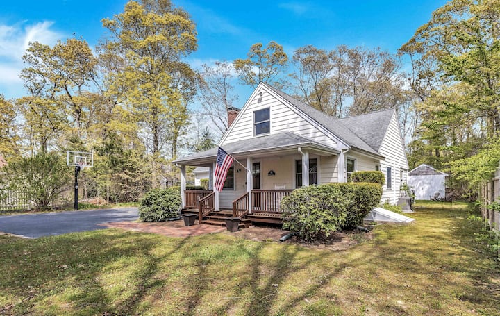 Jenkins Pond Beach Access With Bball Hoop & Grill, - Woods Hole, MA