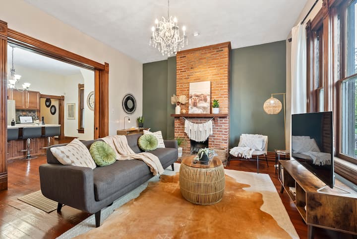 Entire Duplex | Fenced Backyard | Garage | Grill - Columbus, OH