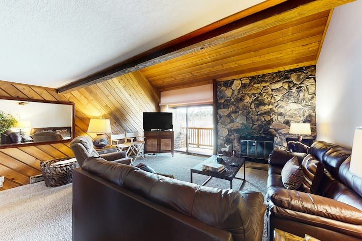 2br Condo With A Pool Table, Sauna, And Hot Tub - Mammoth Lakes, CA