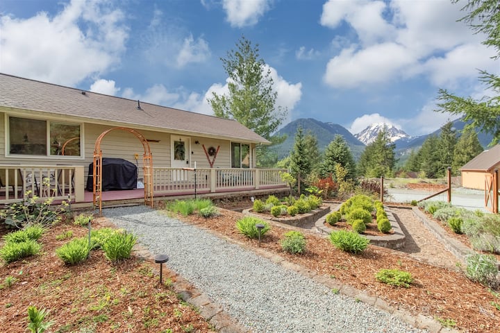The Alpenhaus | Mountain Haven Near White Pass Ski - Packwood, WA