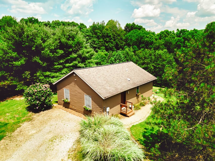 Secluded Hocking Hills Cabin With Private Hot Tub - Hocking Hills State Park, OH