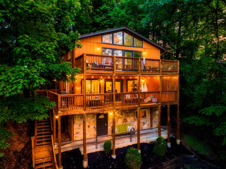New Hot Tub! Firepit, Games, Pools, A+ Location - Gatlinburg, TN