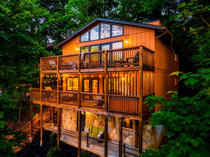 A+ Location, Fire Pit, Gamerm, Ping Pong, Grill! - Gatlinburg, TN