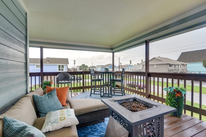 Galveston Getaway W/ Hot Tub: Near Beach! - Galveston, TX