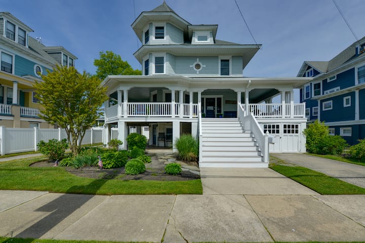 North Wildwood Home W/ Porch ~ 3 Blocks To Beach! - Wildwood, NJ