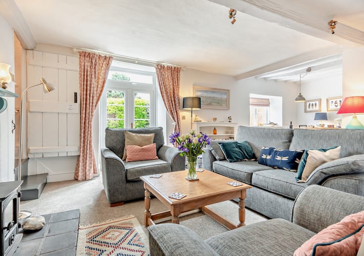 2 Hammond Square - Holt