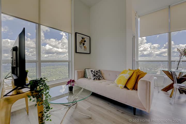 Deluxe Furnished 2 Bedroom Suite - Toronto