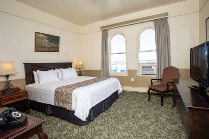 Classic King Room At Hotel St. Michael - Prescott, AZ