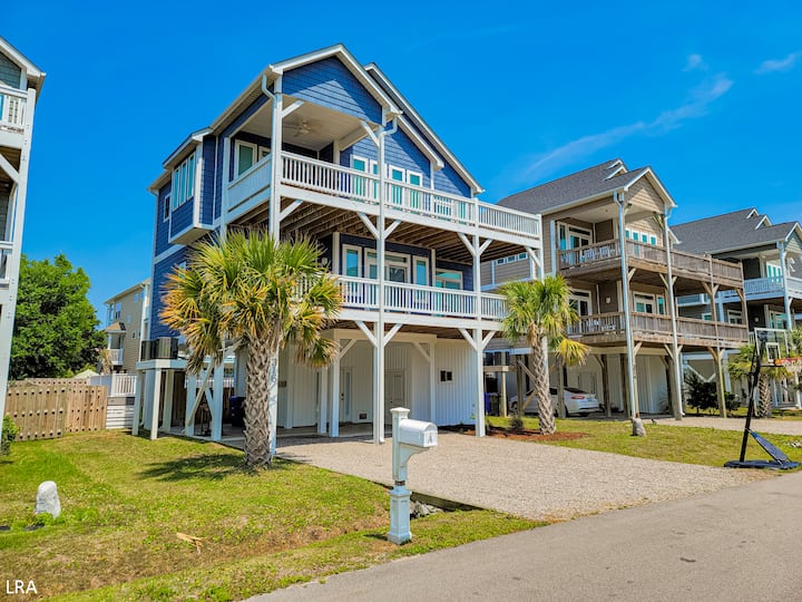 Relax Poolside At Castaway Cove - Topsail Beach, NC
