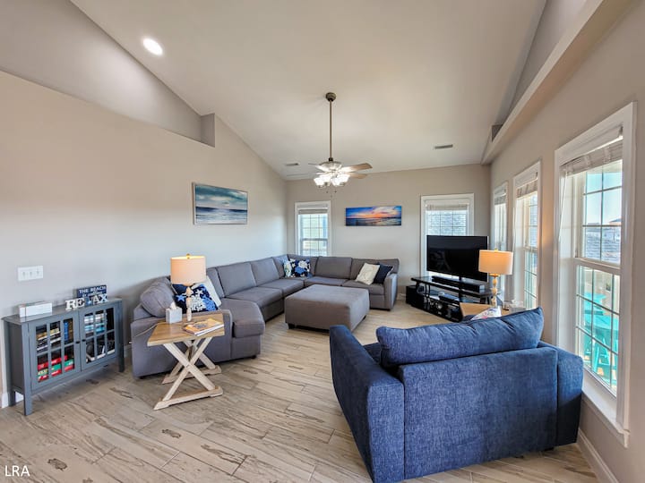Shorely Blessed: Coastal Comfort & Scenic Views - Surf City, NC