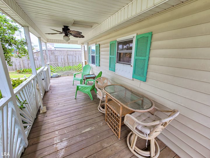 The Cottage & The Roost - 3 Br Near Nightlife! - Topsail Beach, NC