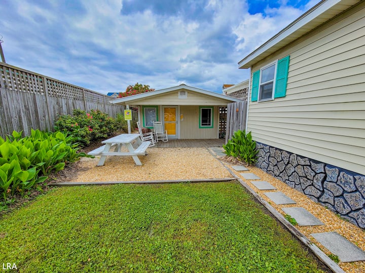 The Roost - Cozy Beach Bungalow Near Nightlife! - Surf City, NC