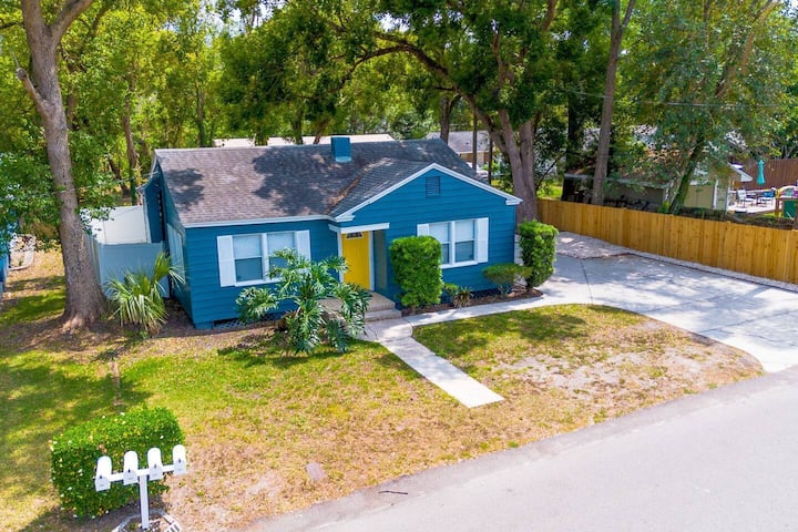 2br Orlando Getaway • Pets Ok + Fast Wi-fi - Orlando, FL