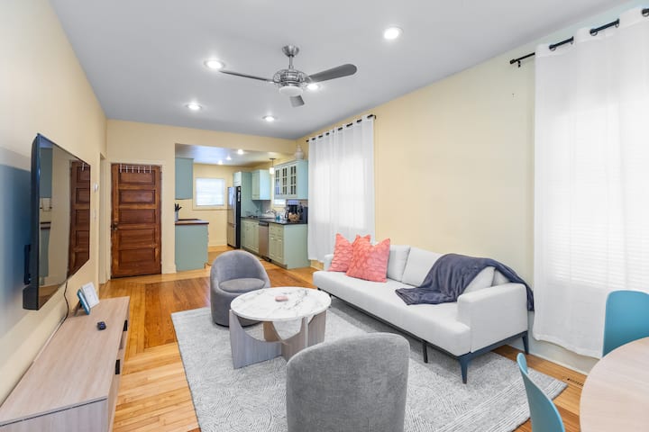 Walk Downtown, Hot Tub, Fire Pit, Beach Close By - New Buffalo, MI