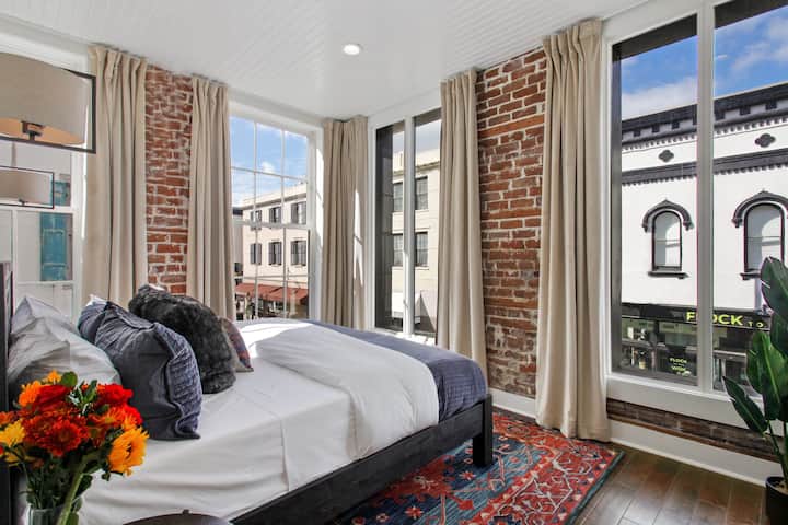Historic Savannah Condo  | Vibrant Nightlife - Savannah, GA