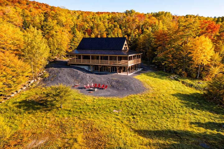 Burnt Jacket Lodge*lake/mountain Views*hot Tub - Maine