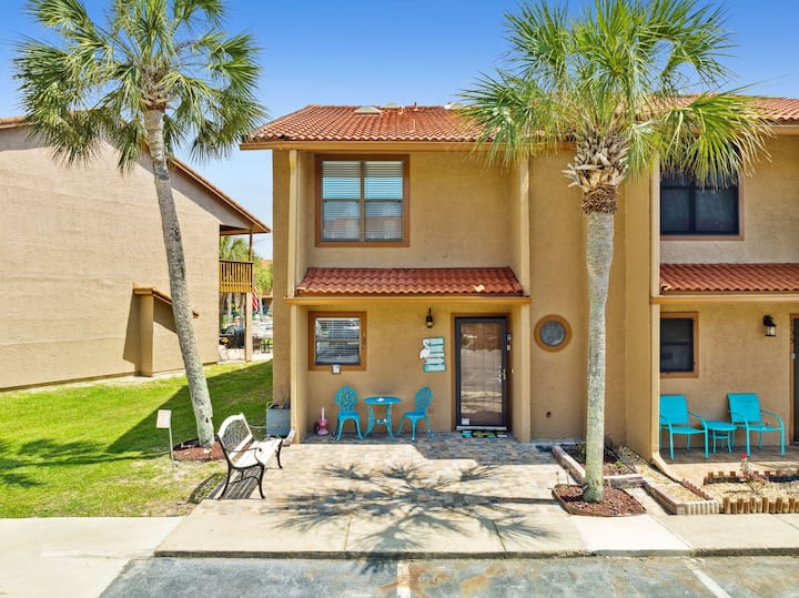 Paradise Pointe-5 Min To The Beach-sleeps 6 - Panama City Beach, FL