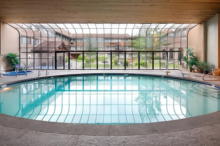 Relax And Recharge! Swimming Pool, Free Parking! - Kalispell, MT