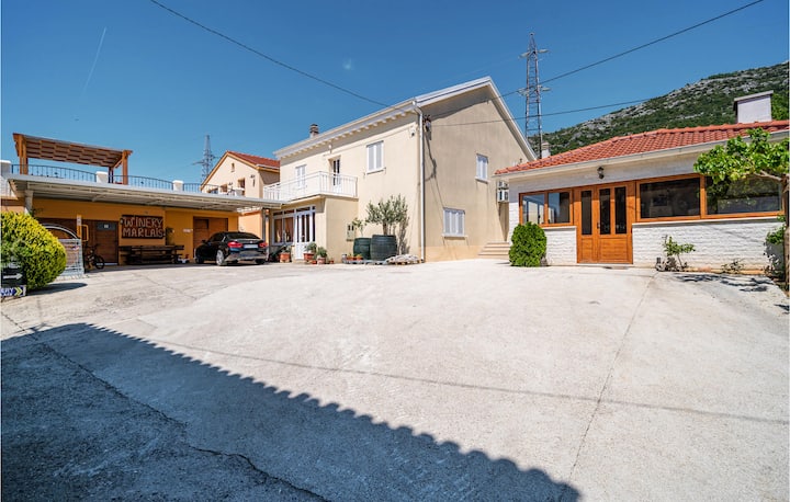 Lovely Apartment In Ponikve - Ston