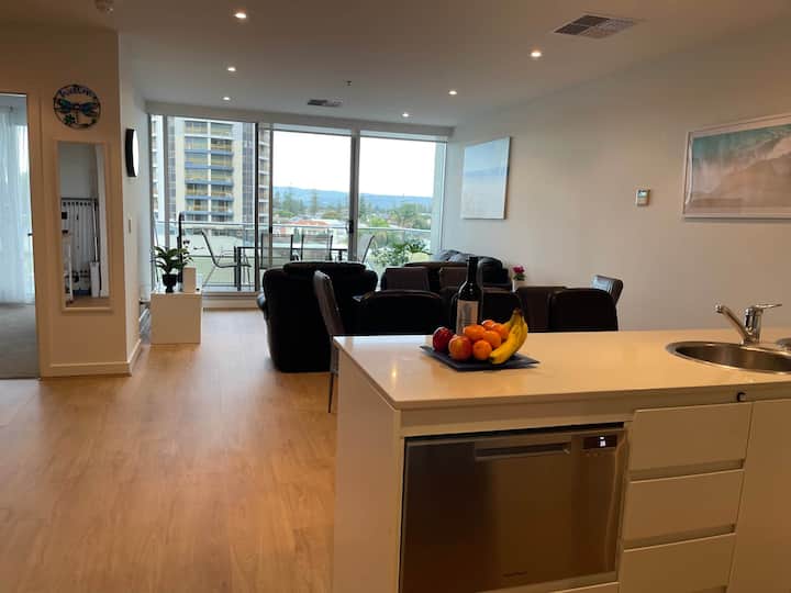 Glenelg Resort Style Beachside Apartment - Glenelg