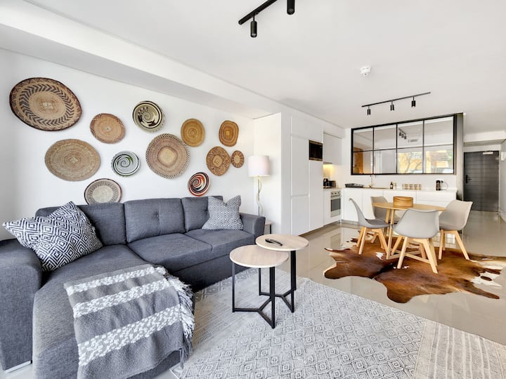 Table Mountain Views With A Rooftop Pool - Cape Town