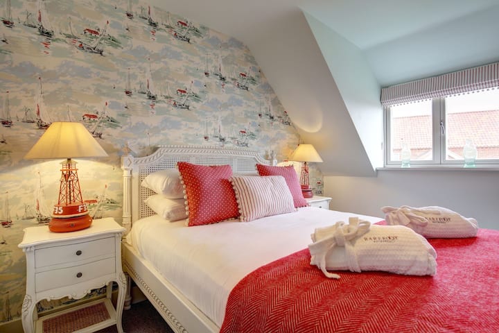 11 Sandells Walk - Burnham Market