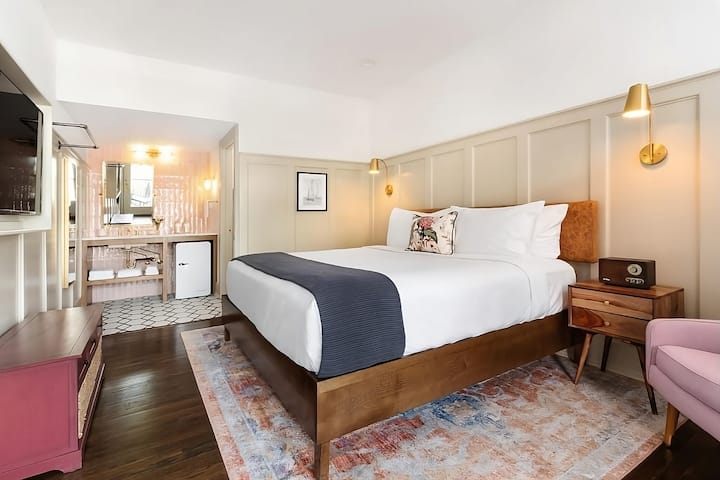 King Room At Arrive Wilmington! Pets Allowed! - Wilmington, NC
